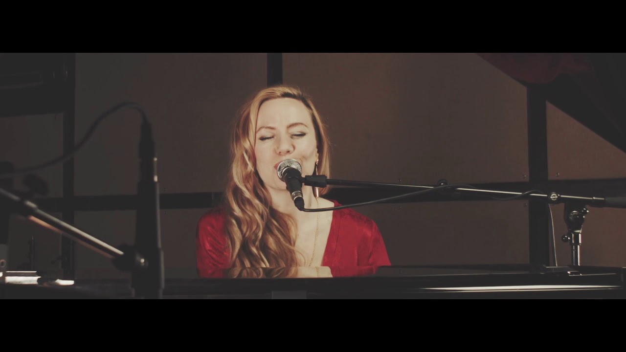 Alice Piano | Pianist / Singer | London - YouTube