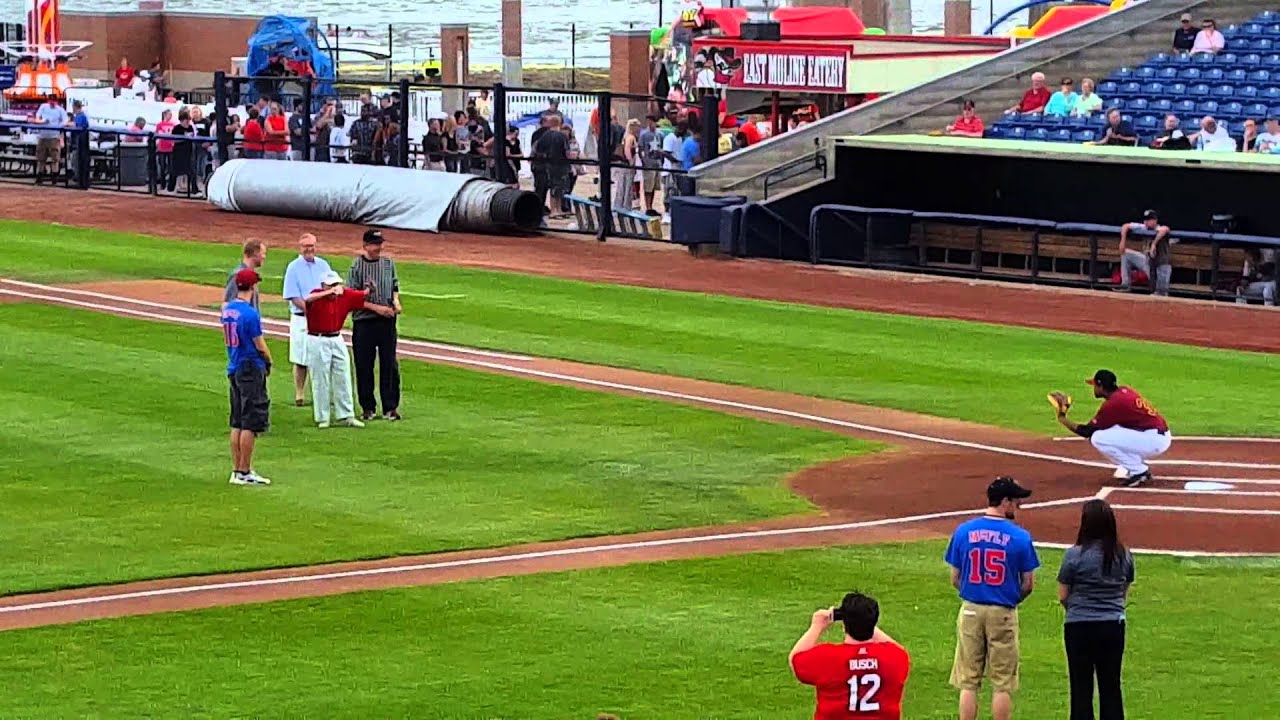 Bill Wundram throws out the first pitch - YouTube