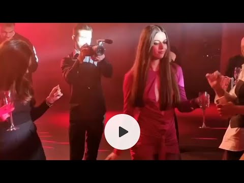 Afra Saraçoğlu'ndan muhteşem dans Şovvv