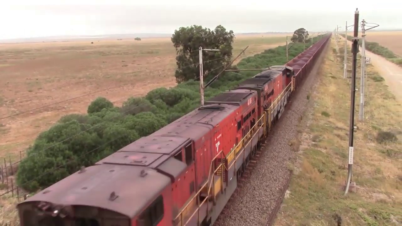 Loaded ore train at Velddrif - YouTube