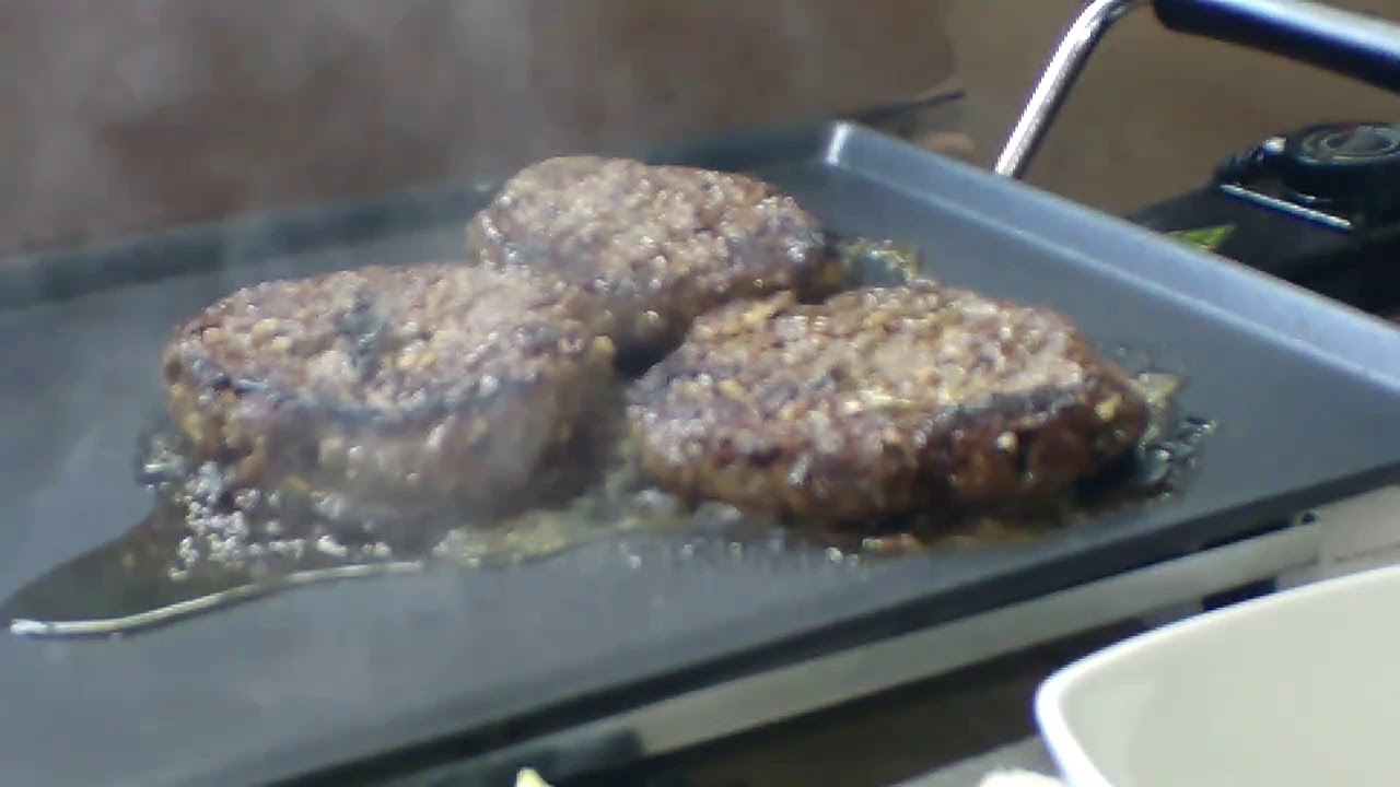 Skinless Longganisa Burger - YouTube
