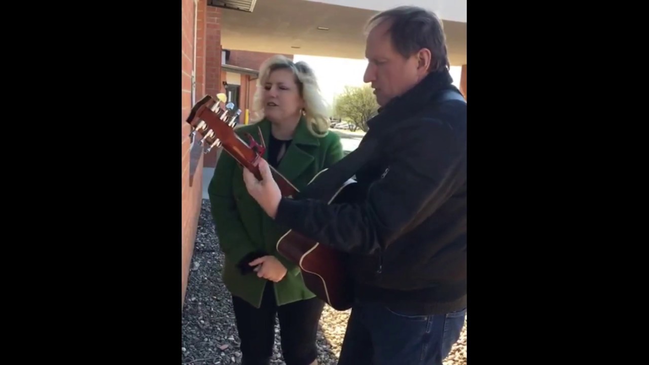 Singer Jeanne Zano serenades mother outside nursing home room - YouTube