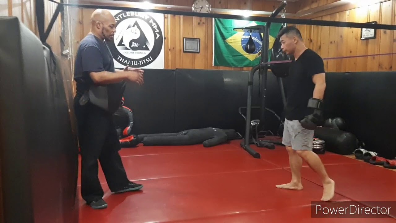 Takedown defense against a knee - YouTube
