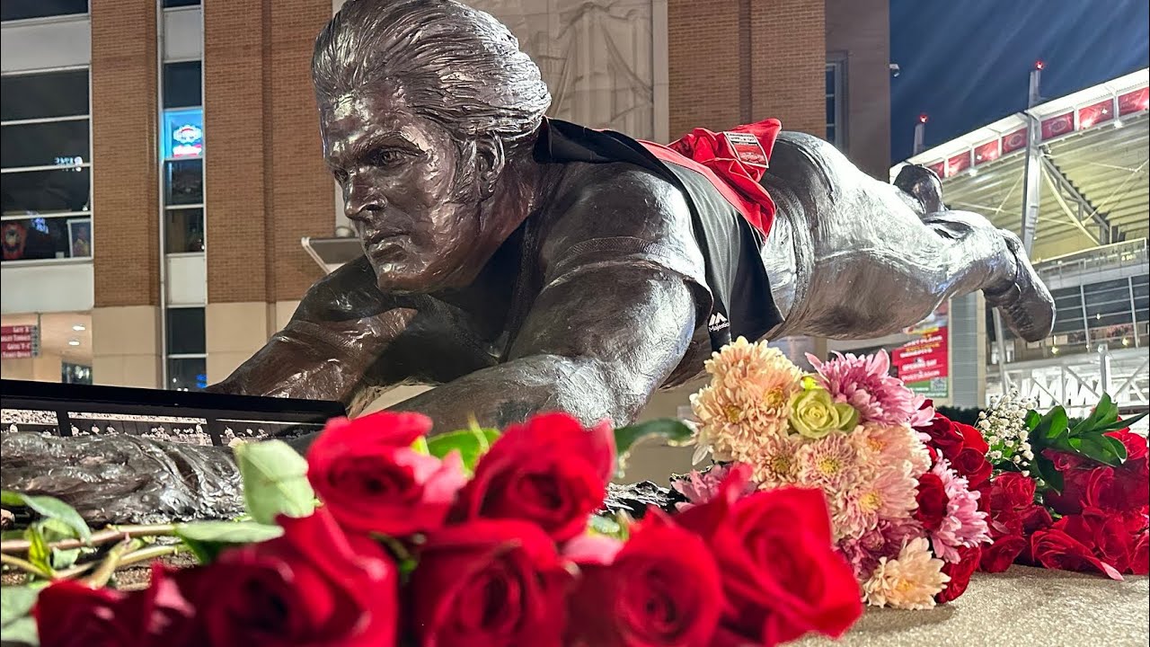 🌹 Pete Rose Fans Start Memorial with Roses around #PeteRose Statue in ...