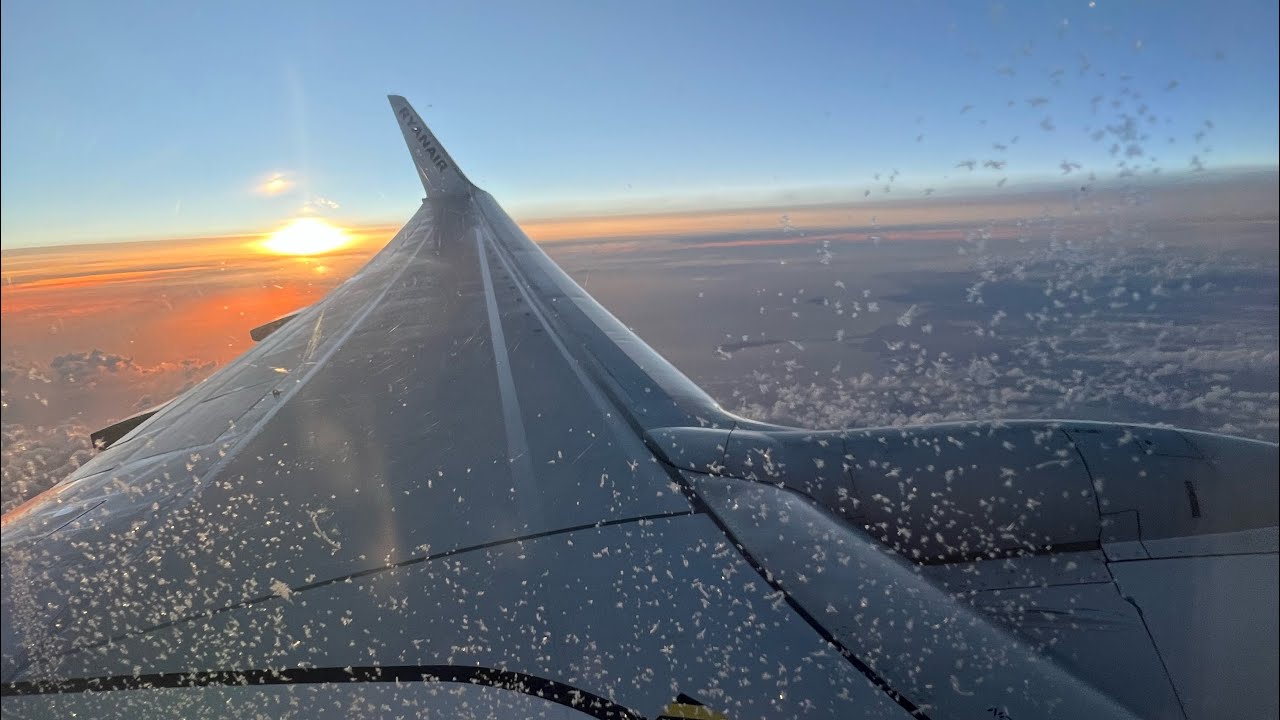 East Midlands Landing RYANAIR 737 EGNX EMA NIGHT LANDING - YouTube