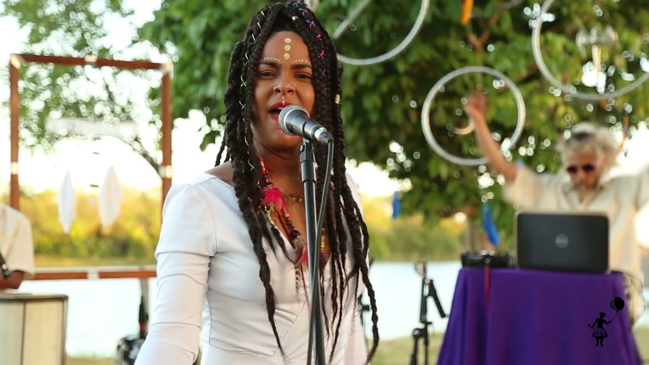 Xandra Diáfana - Deixa a gira girar - YouTube Music