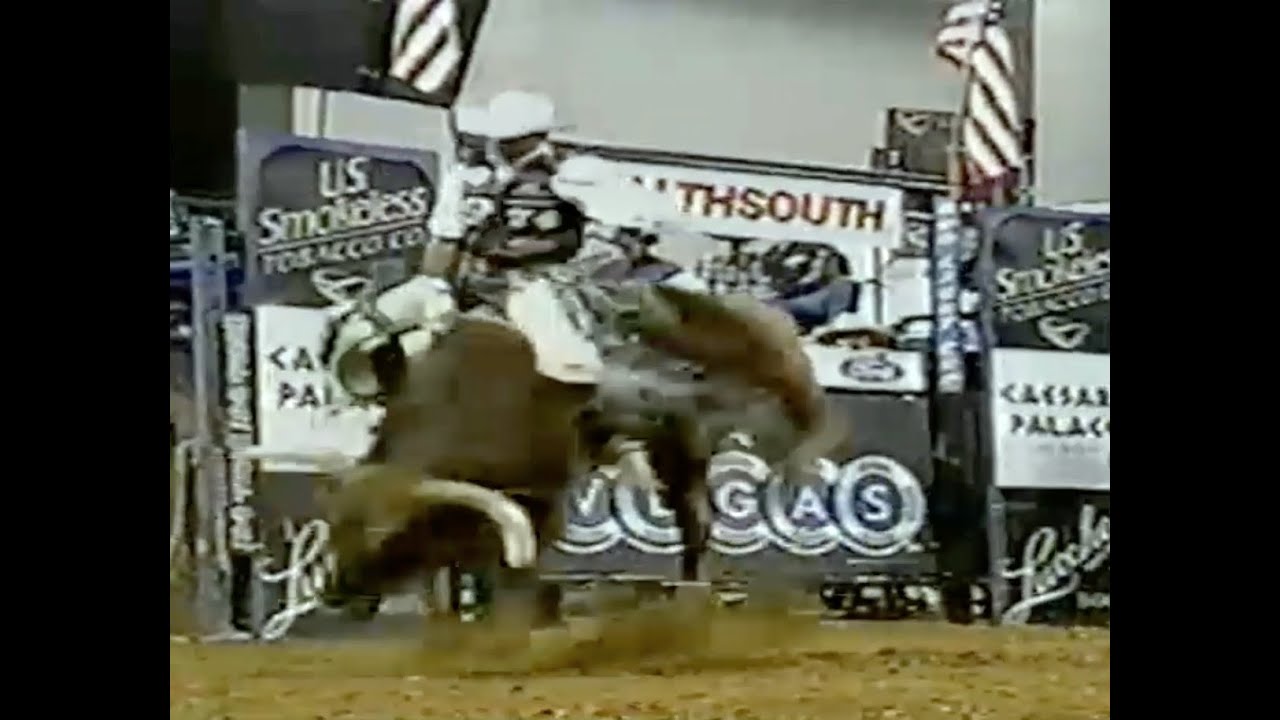 Little Yellow Jacket bucks Lee Akin - 02 PBR Baltimore - YouTube
