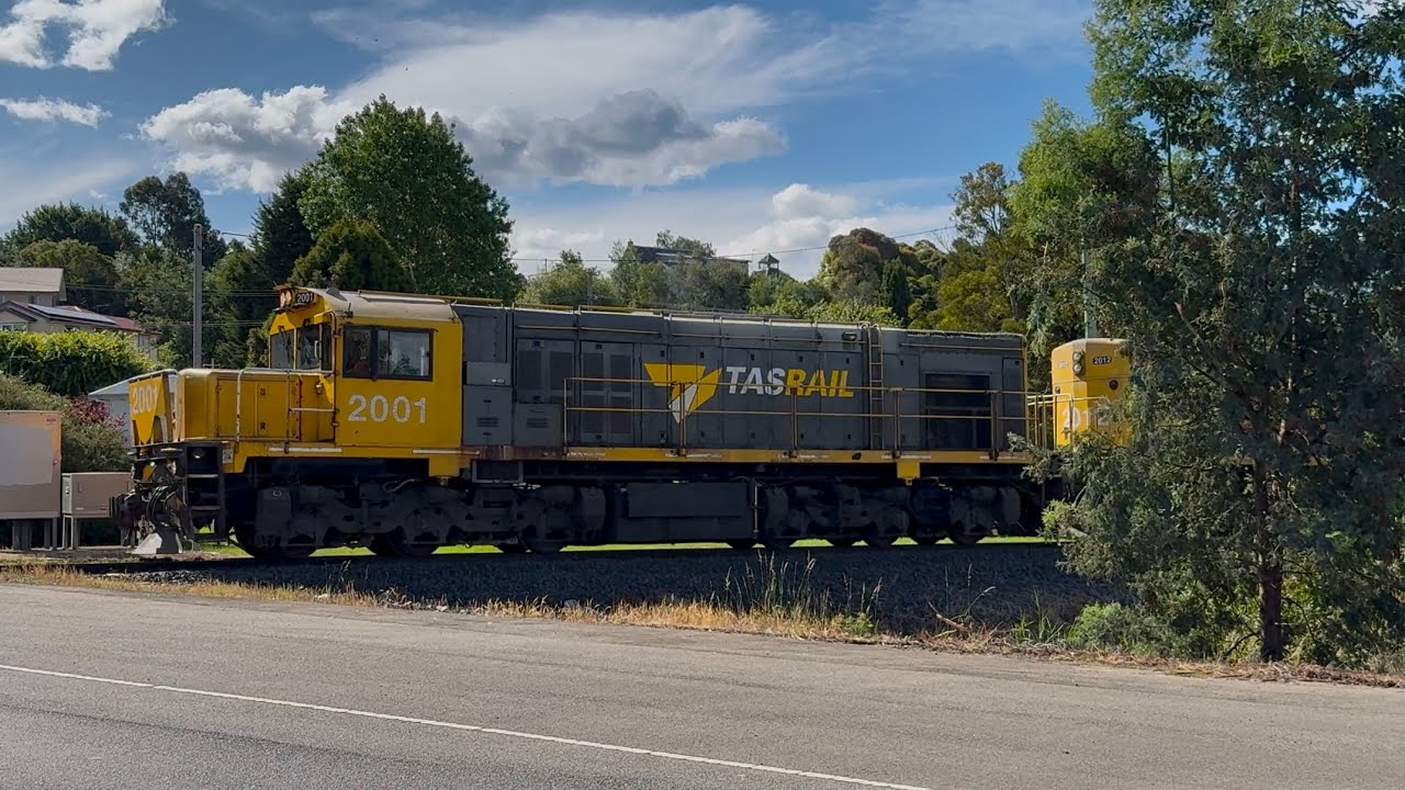 TasRail 2001 2012 #55 train crossing Johnston Road - YouTube