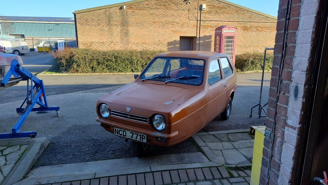 Classic Reliant Robin saloon 1976 gets it's first run out, Surprised ...