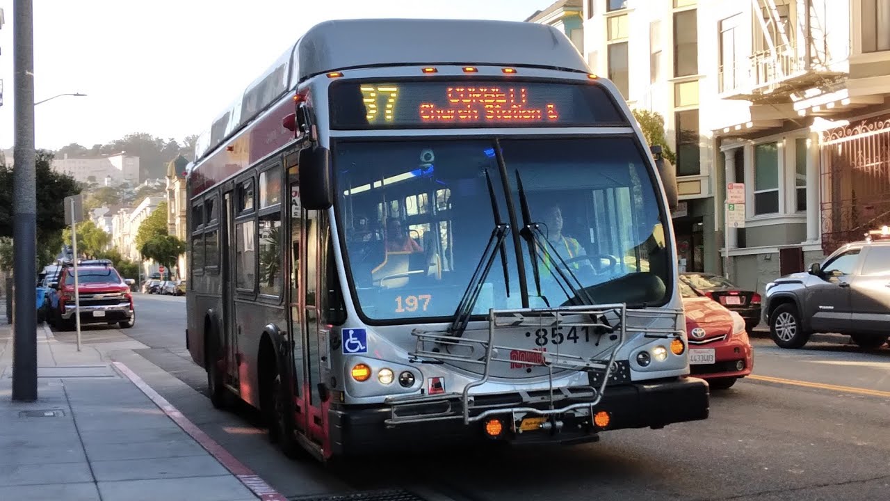 SF Muni 2022 ENC E-Z Rider II BRT HEV 30' #8541 on Route 37 Corbett ...
