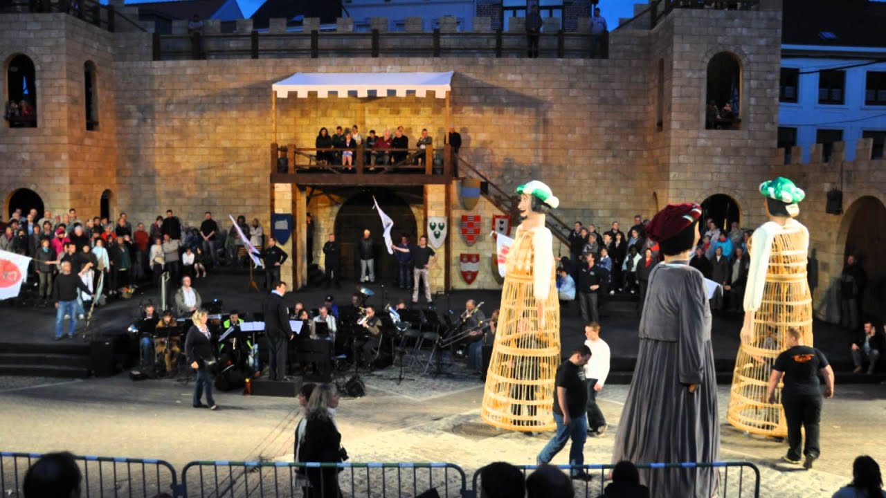 Jean, Alice et le Maca, les géants de Wavre - YouTube