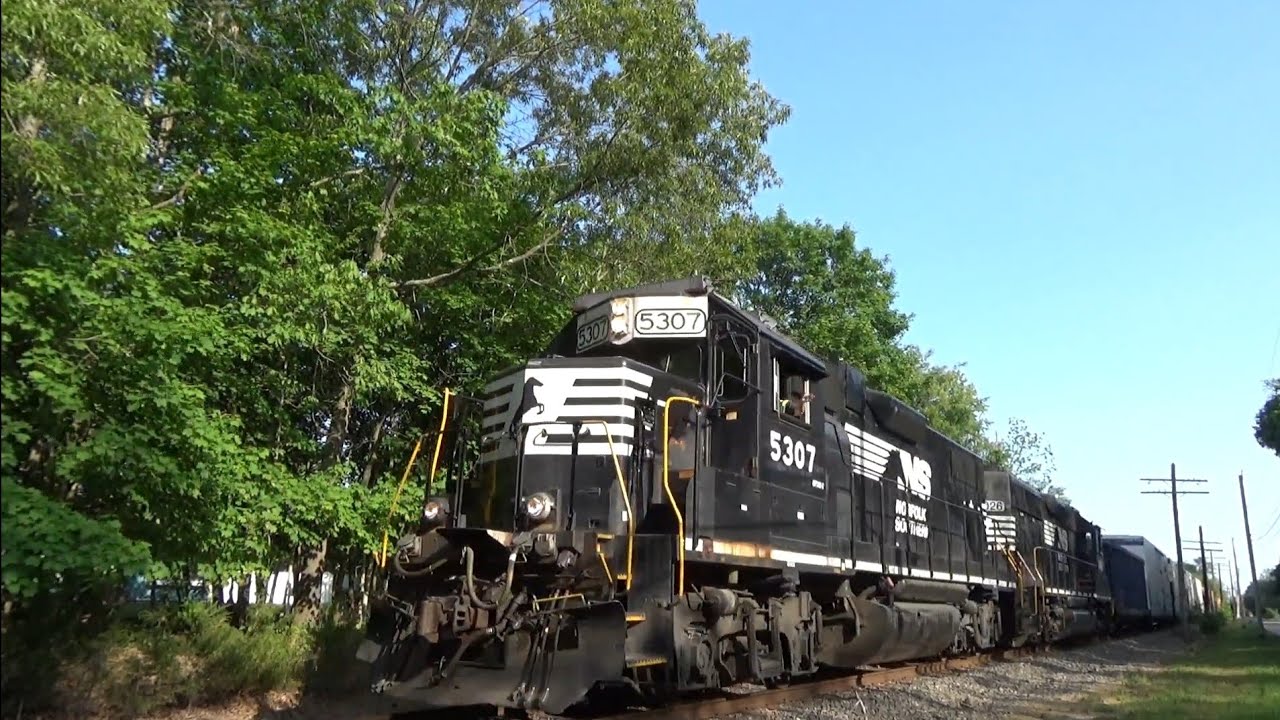 NS 5307/NS 3026 Lead CSAO MI-61 Northbound Through South Glassboro, NJ ...