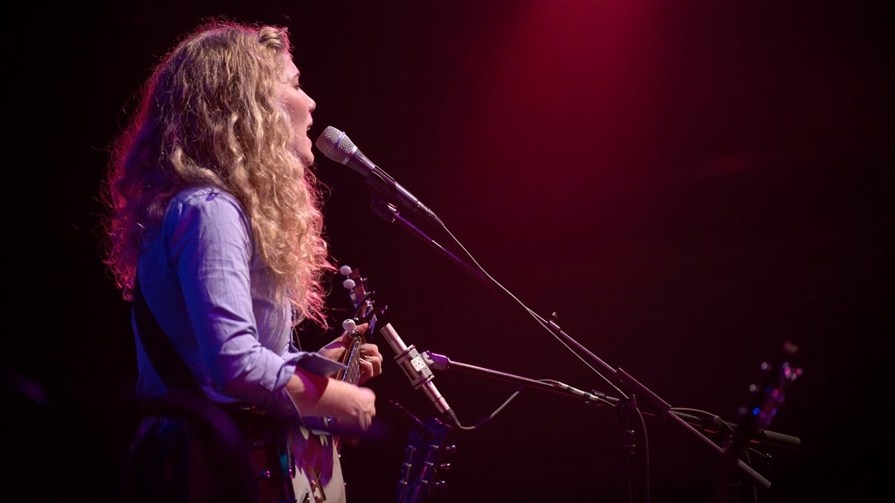 Caroline Smith - Half About Being a Woman (89.3 The Current, Caravan Du ...