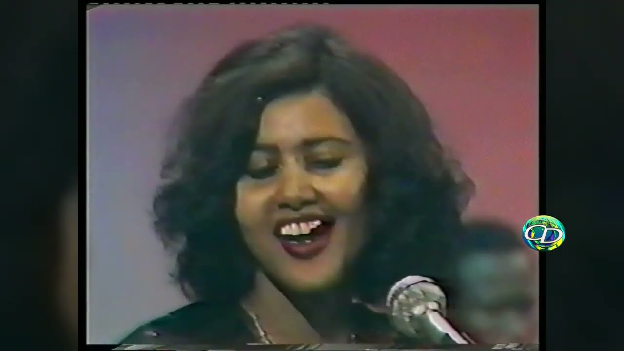 Khadiija Qalanjo | Heesta Caashaqu Ma Gunbaa | Inta Geesi Nool - YouTube