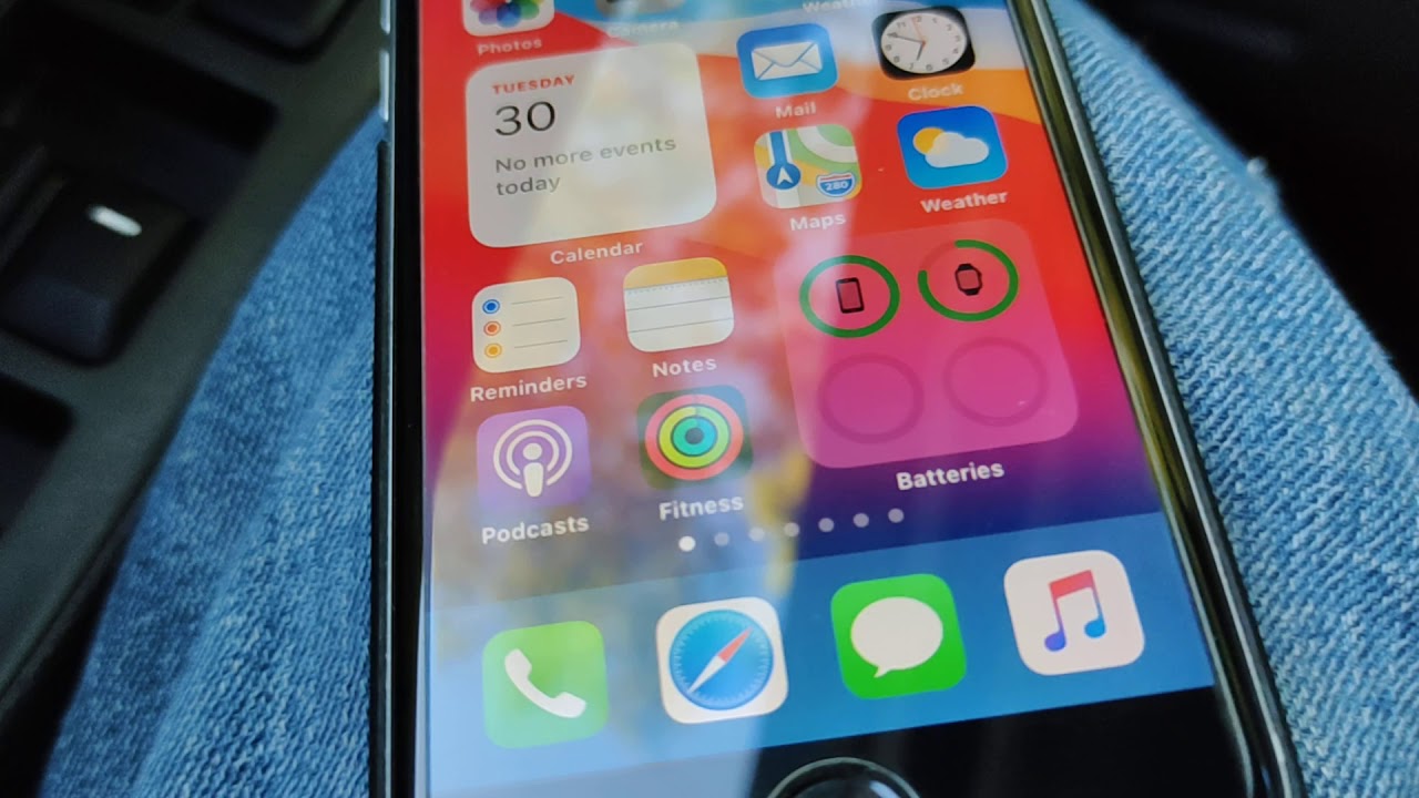 Apple iPhone SE 2020 New iOS 14 Widgets - YouTube