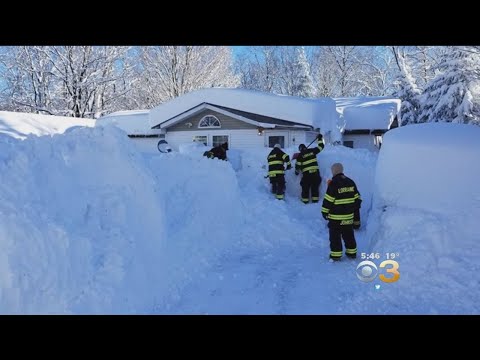Thousands Left Pummeled With Snow In Erie, Pennsylvania