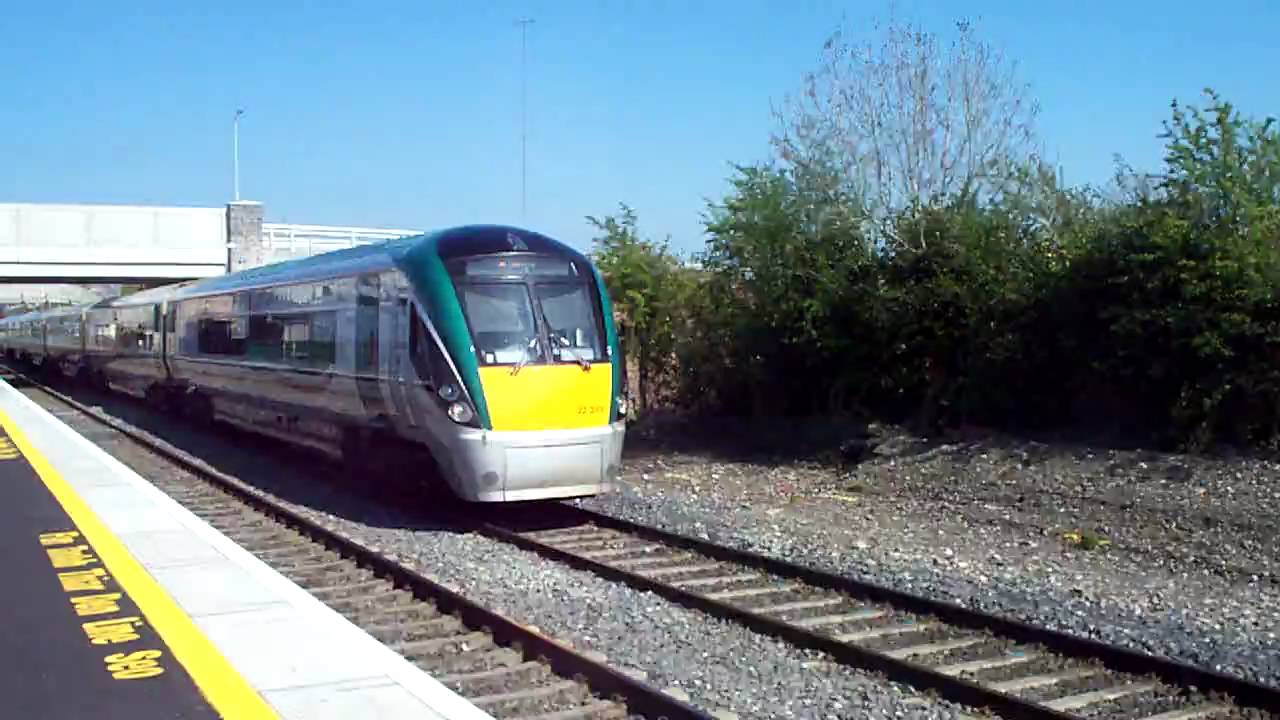 Irish RailCar Class 22000 Speeding Through Hazelhatch HD - YouTube