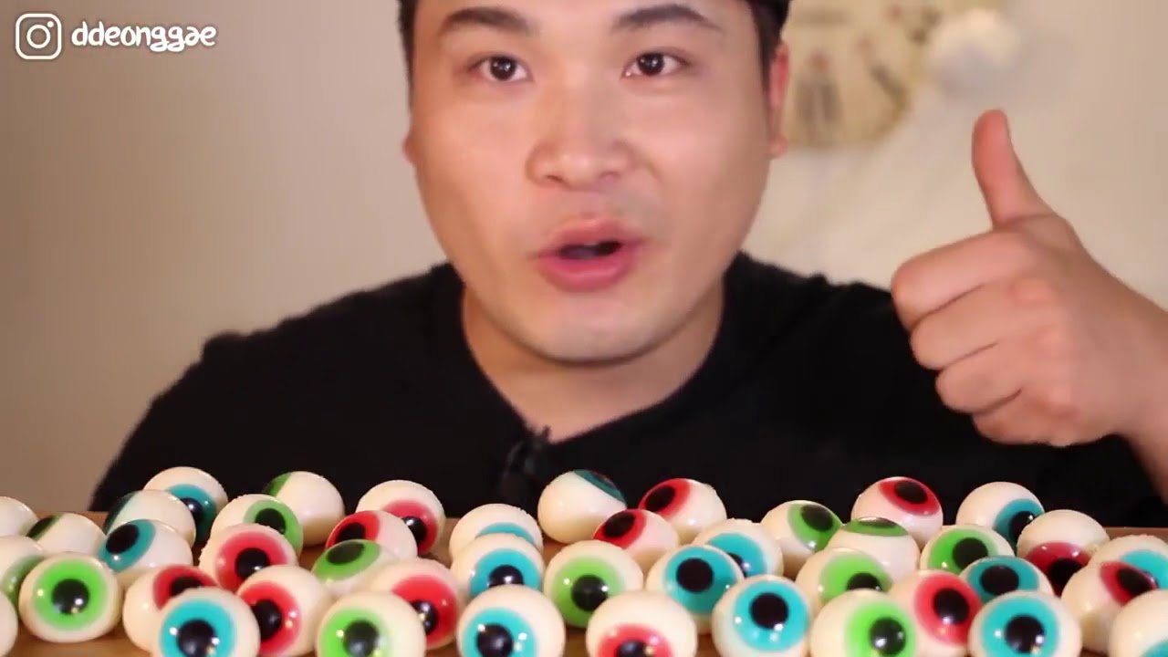 [ASMR] Eating eyeballs jelly with Ddeonggae - YouTube
