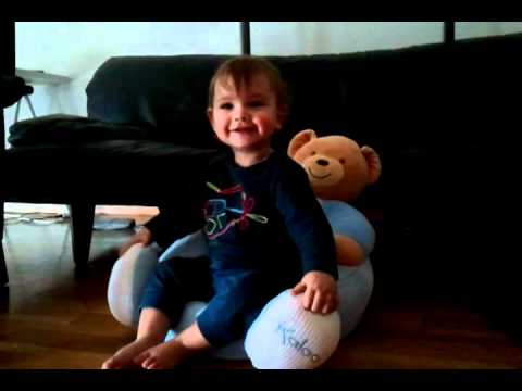 @jdolgy + snuggle ted seat 2010-11-20-12-32-55 - YouTube