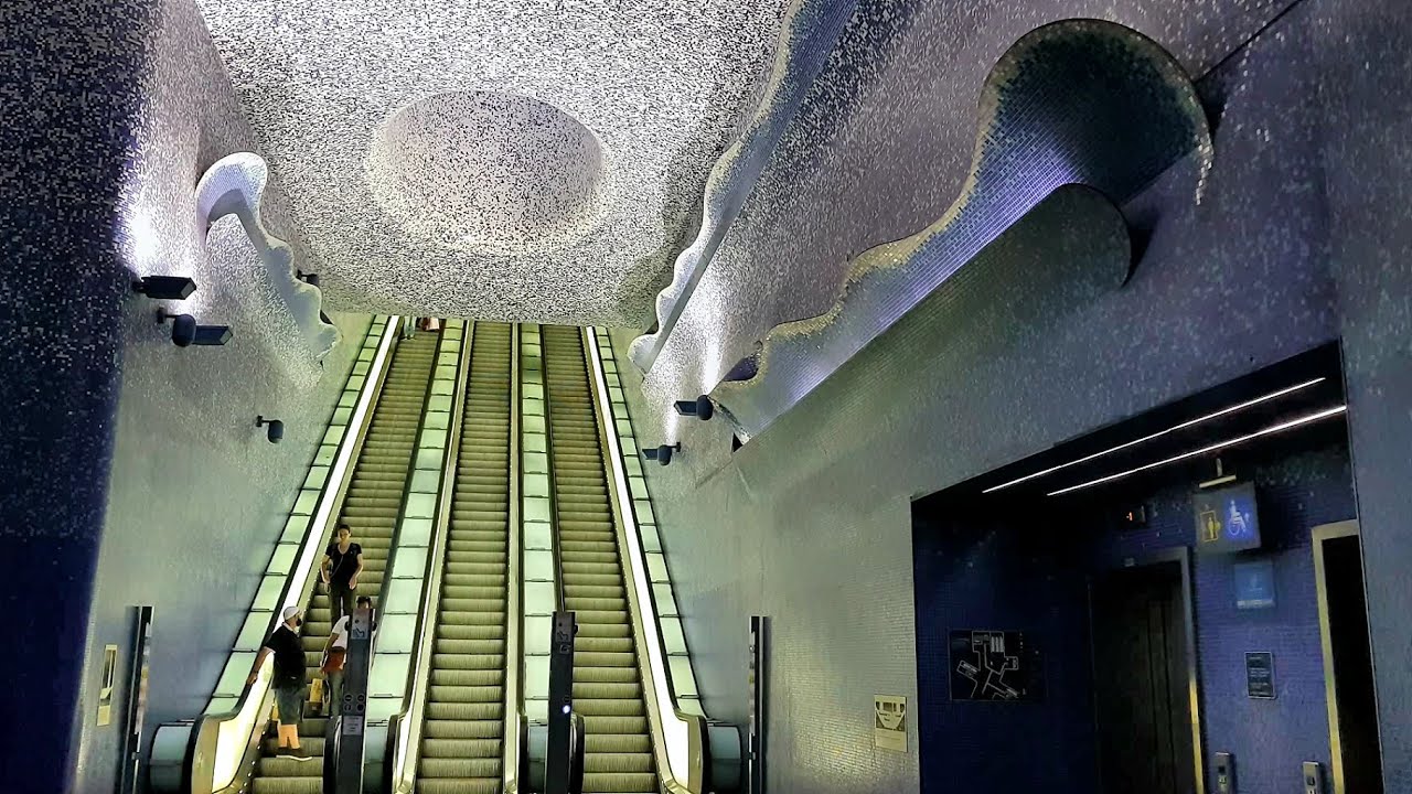 Is Naples Toledo station the most beautiful ? Czy Neapol/Toledo to ...