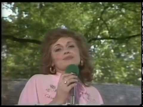 Helen Cornelius - Everybody Everywhere - YouTube