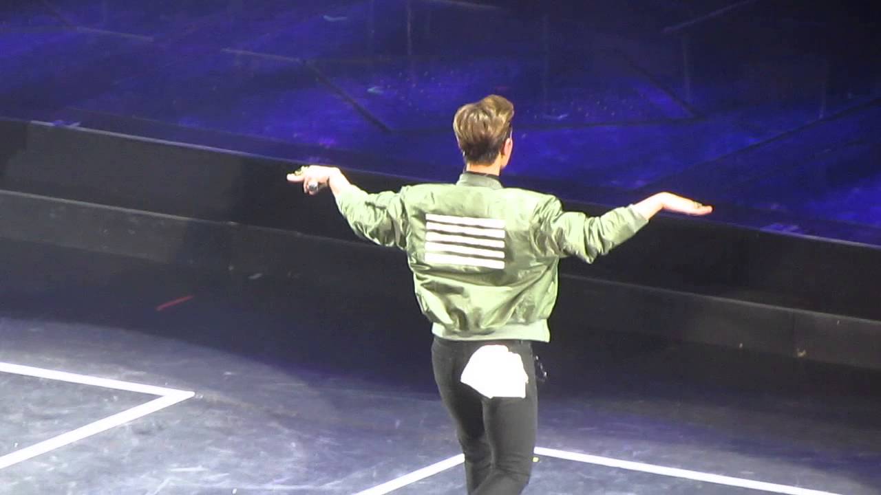 Choom T.O.P dancing to SEXY BACK Made in SYDNEY 151018 - YouTube