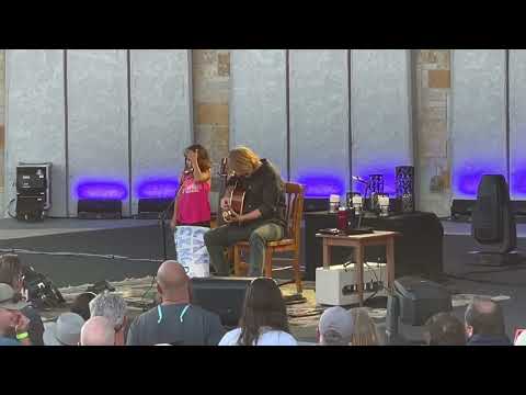 Trey Anastasio Brings Girl on Stage to Sing Bug in Grand Rapids. Blows Everyone Away!