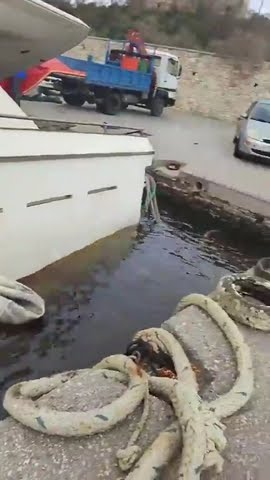 ΣΥΡΟΣ - ΒΥΘΙΣΤΗΚΕ ΣΚΑΦΟΣ ΣΤΗ ΜΑΡΙΝΑ ΛΑΖΑΡΕΤΤΩΝ ΔΡΑΣΗ ΓΙΑ ΠΡΟΣΤΑΣΙΑ ΑΠΟ ...