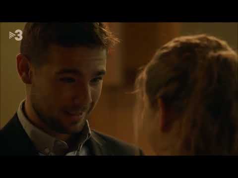 Pol se declara a Tania - Merlí 3x11 Sub. Español - YouTube