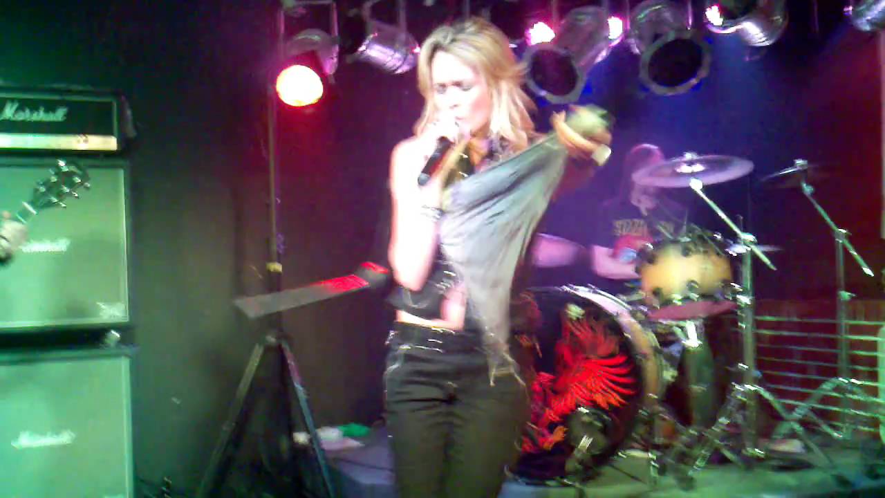 Playboy Playmate Holley Dorrough Singing At The Wagon Wheel Last Night ...