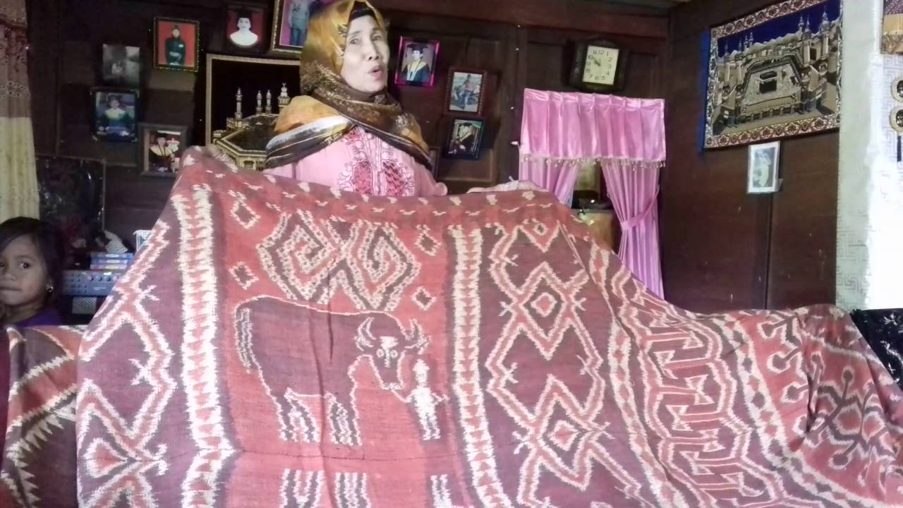 VIDEO: Pori Lonjong, Kain Khas Rongkong Luwu Utara - YouTube