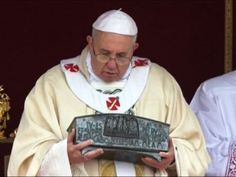 Vatican displays bone fragments believed to be St. Peter's - YouTube