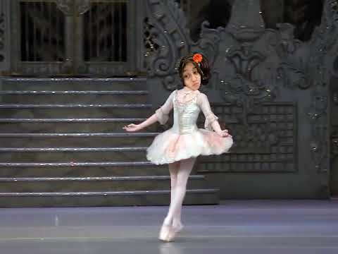 Elena doing ballet dance😂 - YouTube