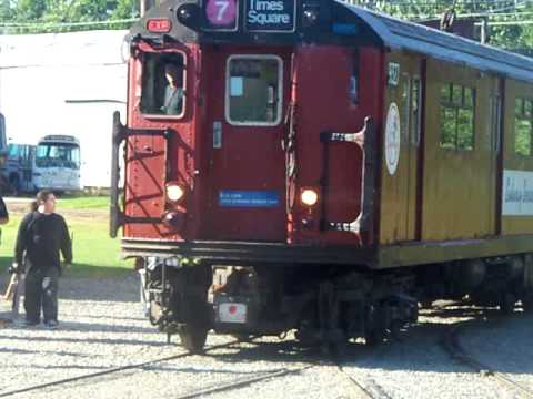 SeaShore Trolly Musuem Redbird R30&R33 - YouTube