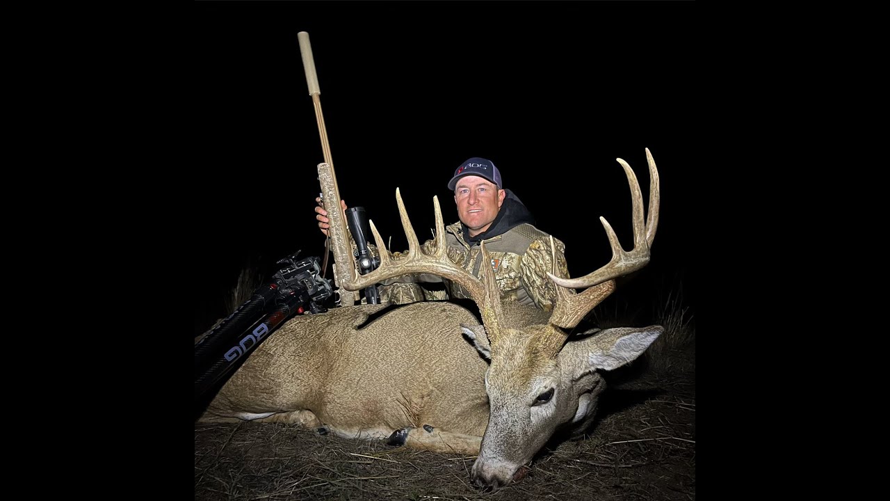 A buck named Joe | Levi hunts the Musselshell river | Doggin with Levi ...