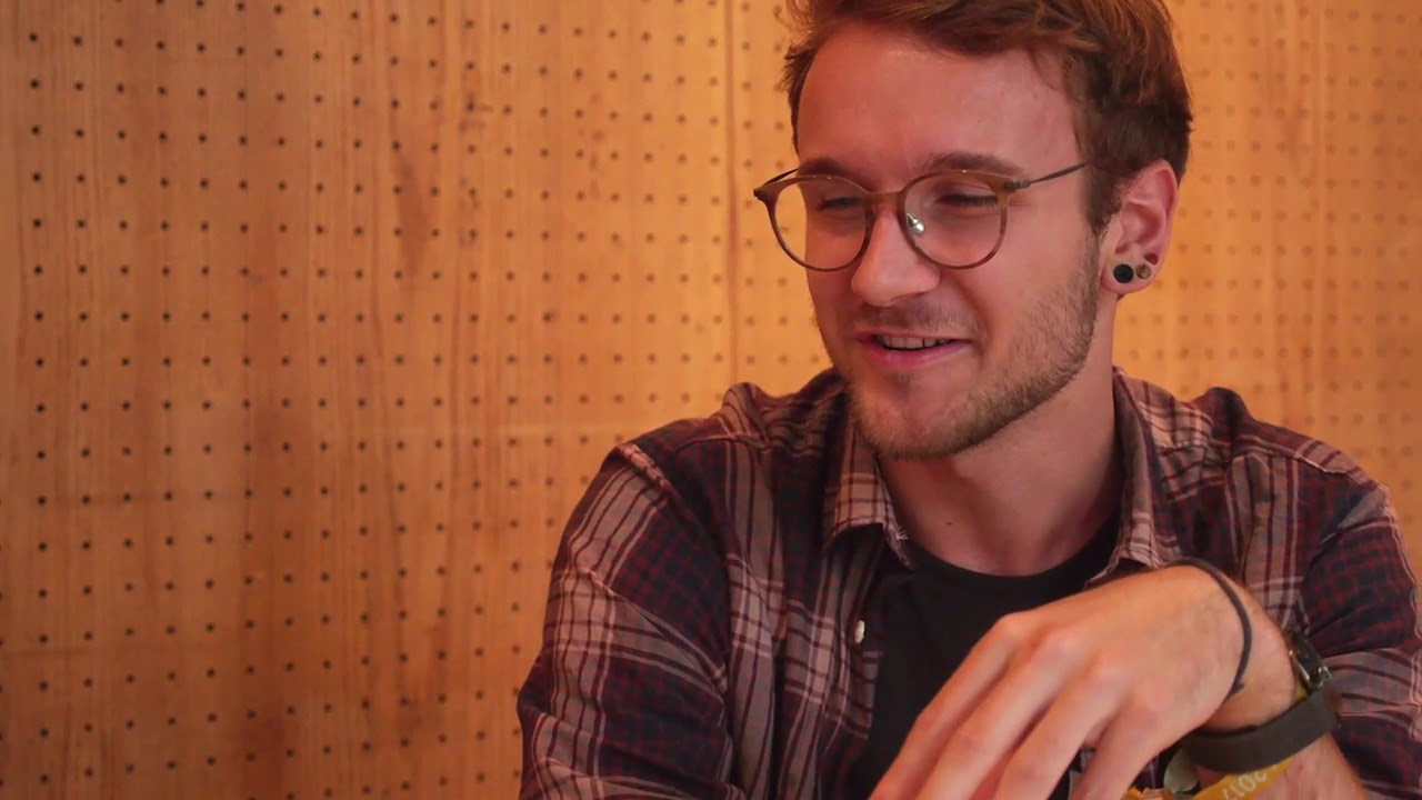 Interview mit Frederik Brumm - YouTube