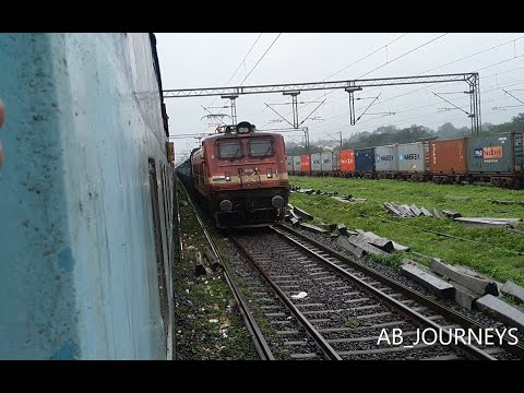 TULSI EXPRESS CROSSING WITH MUMBAI MAIL AT IGATPURI STATION OUTER ...
