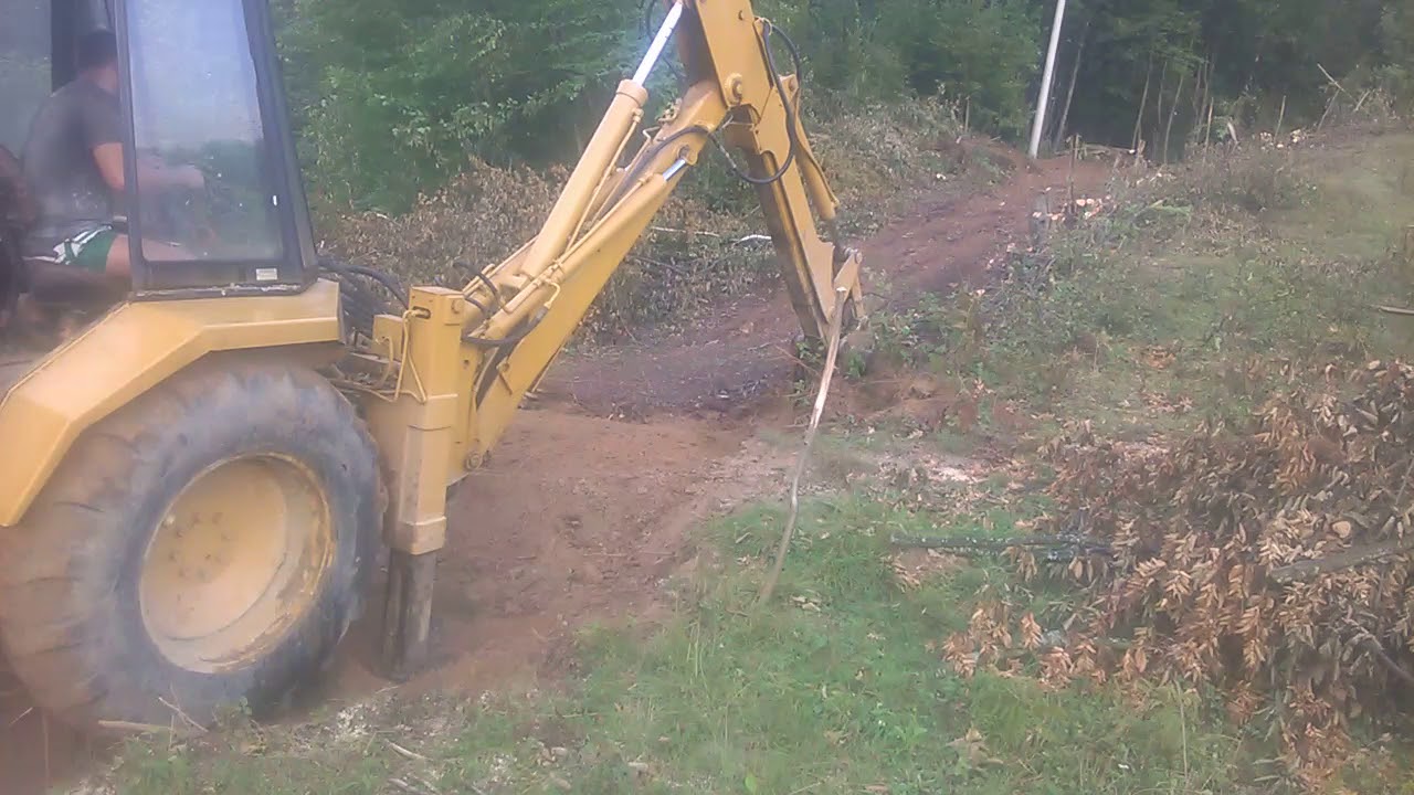 Case 580f 4x4 Miroslav - YouTube