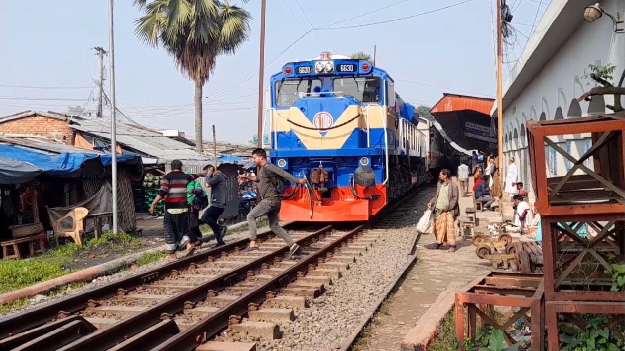 Rupsa Express Semanto Express Drutojan Express in Ahsangonj Station ...
