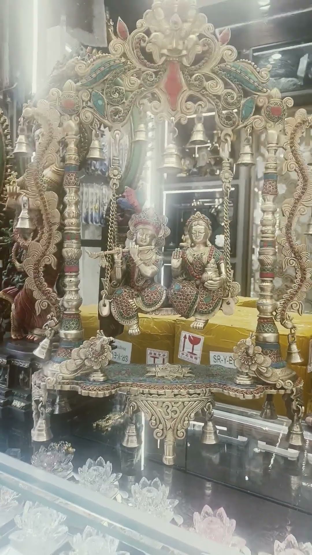 ghula ghul rahe bakebihariji #beautiful - YouTube