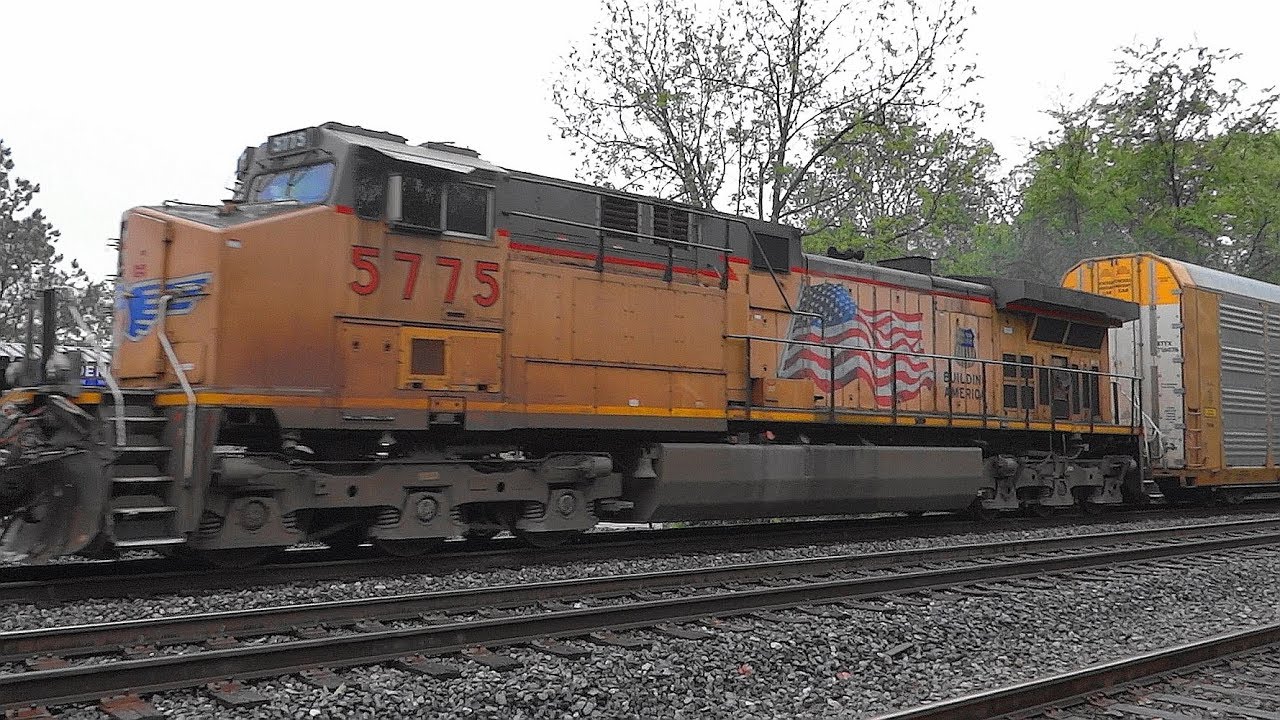 Union Pacific Locomotive Trailing On CSX Train - YouTube