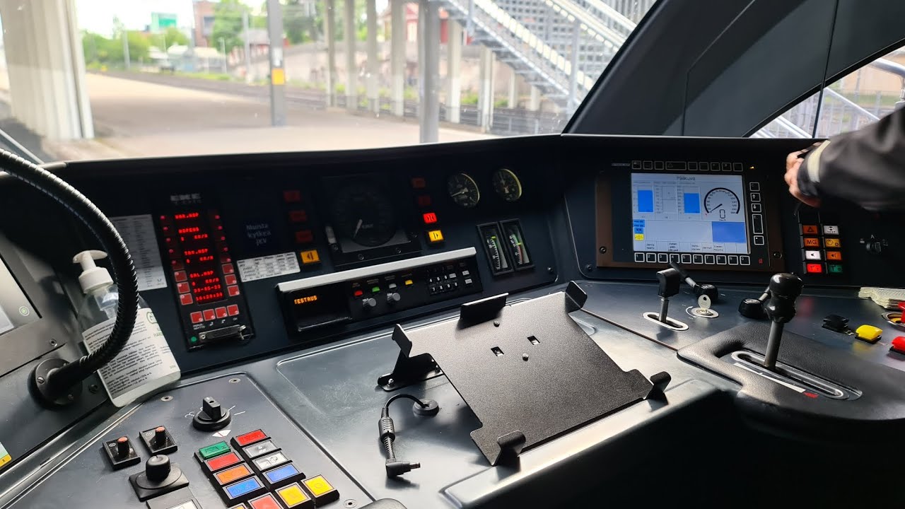 Sm5 ohjaamossa - YouTube