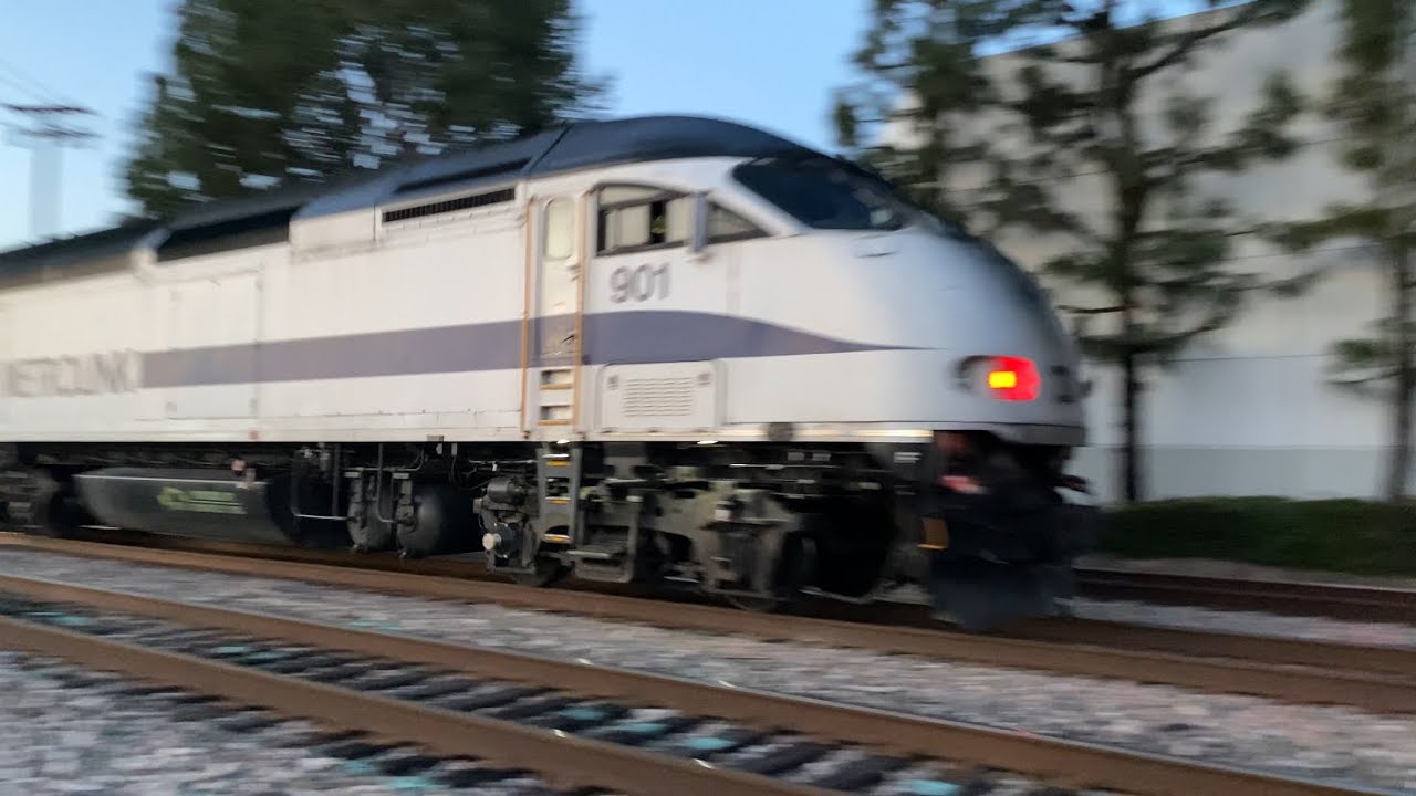 Metrolink #?? leading with #901 trailing Passing Los nietos Double ...