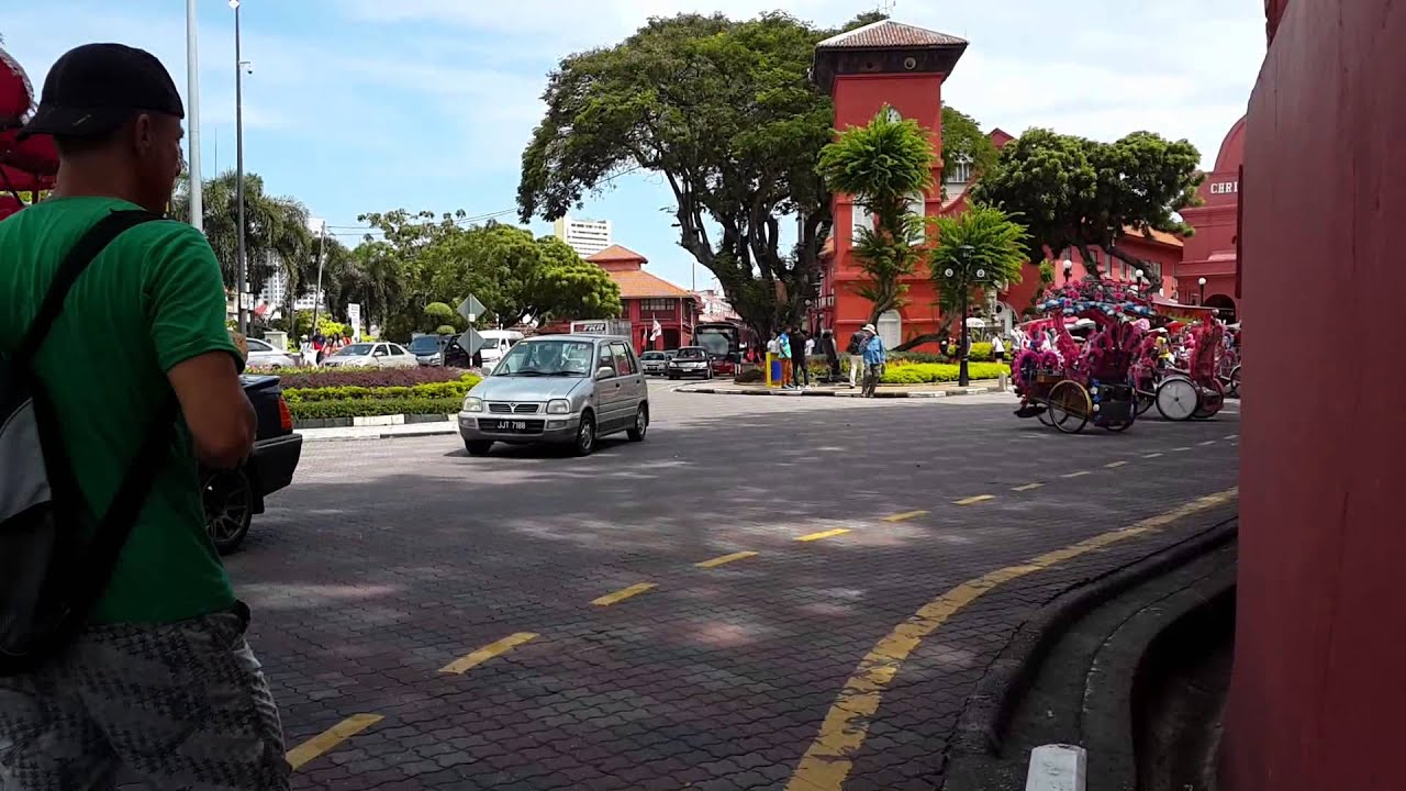 Melaka trishaw ride - YouTube