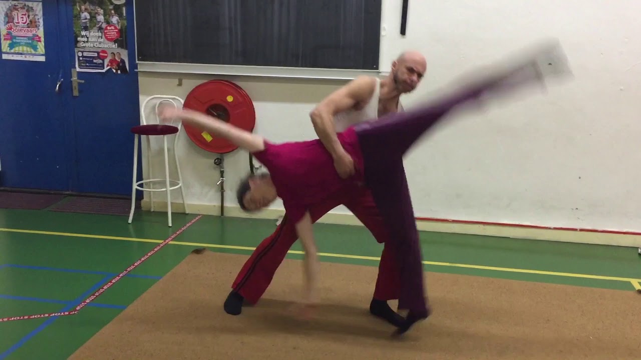 Tobias dynamic partner acrobatics - YouTube
