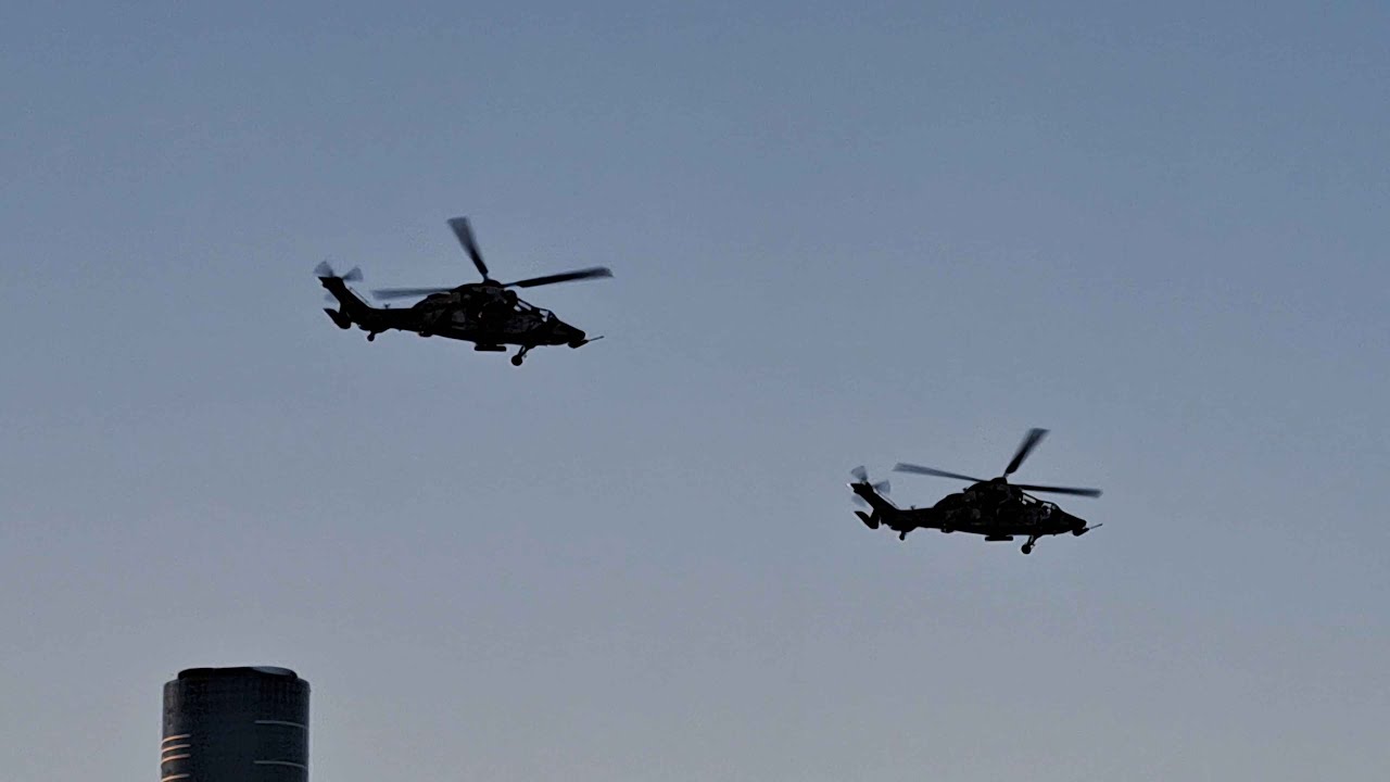 River Fire Australian Army Eurocopter Tiger flyover - YouTube