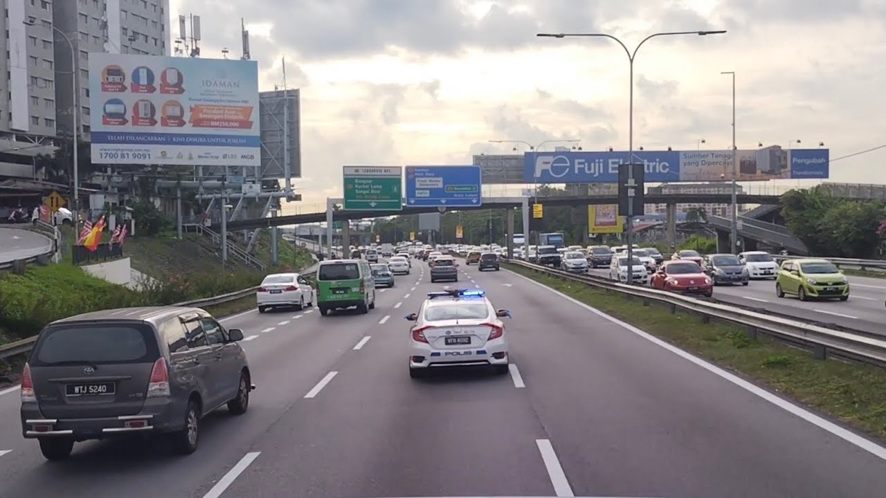 LEBUHRAYA PERSEKUTUAN - YouTube