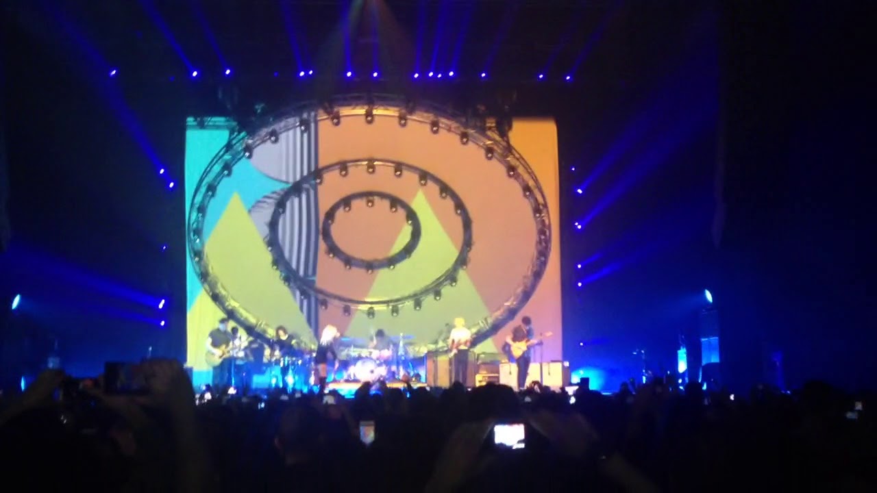 Paramore - Pool (Live in Barcelona 2018 - YouTube