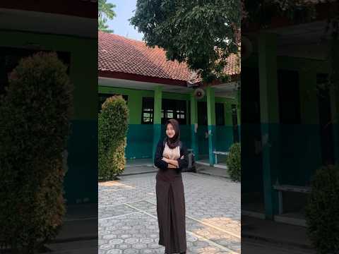 cewek SMA #sekolah #sekolahku #masasekolah #shorts (source @00stanglll)