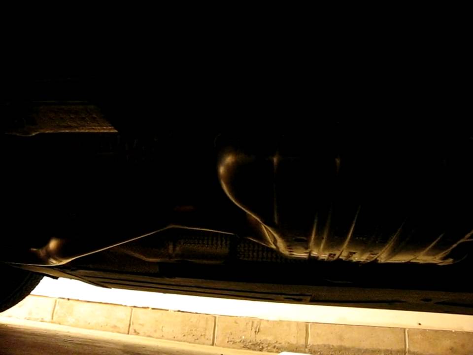 2010 A4 with weird buzzing noise from underside of it. - YouTube